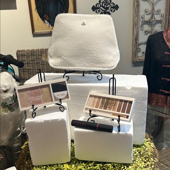 GUERLAIN | Bags | Guerlain Paris White Cosmetic Bag With Cosmetic By ...